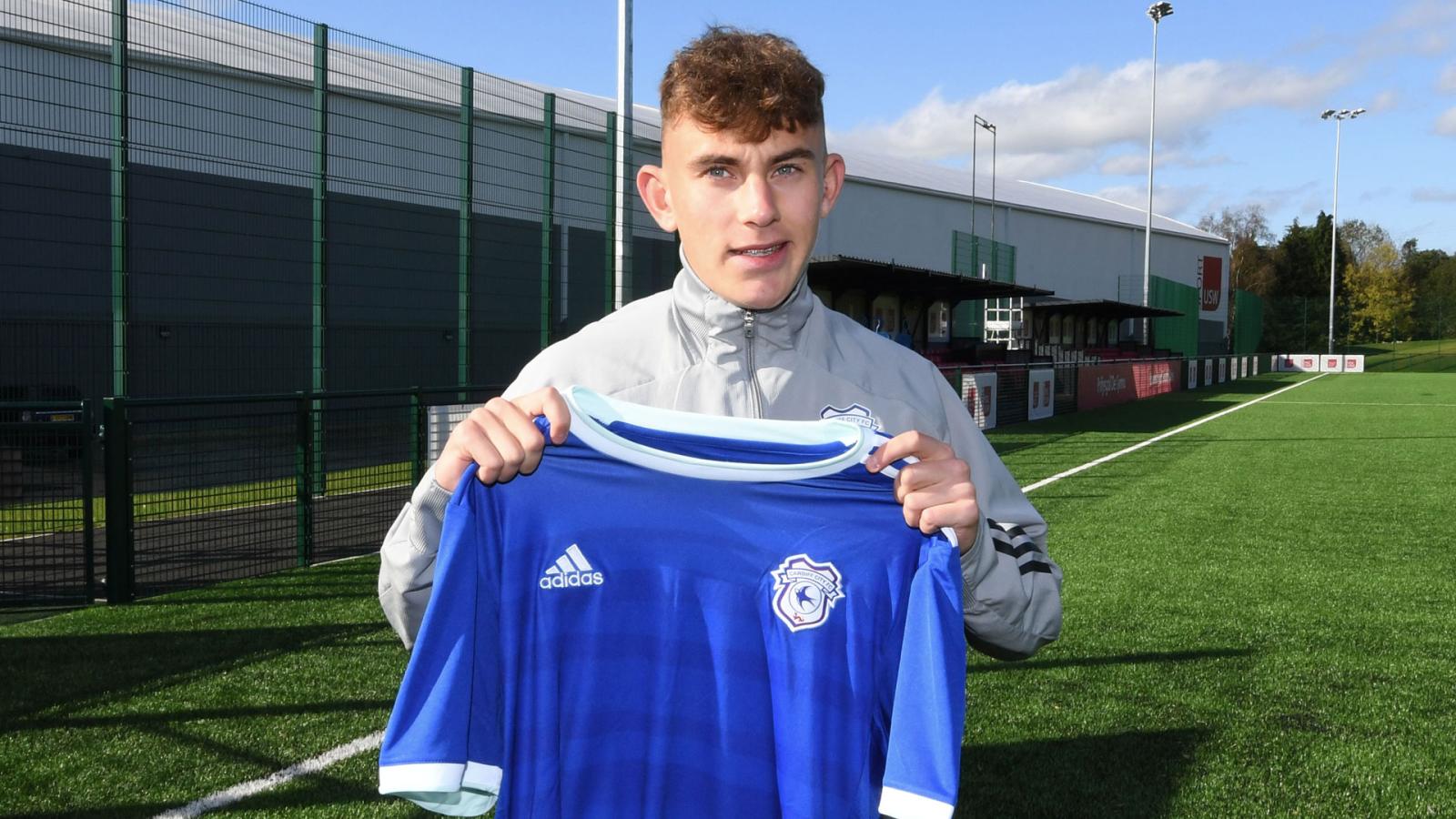 Academy | Caleb Hughes signs first professional contract | Cardiff
