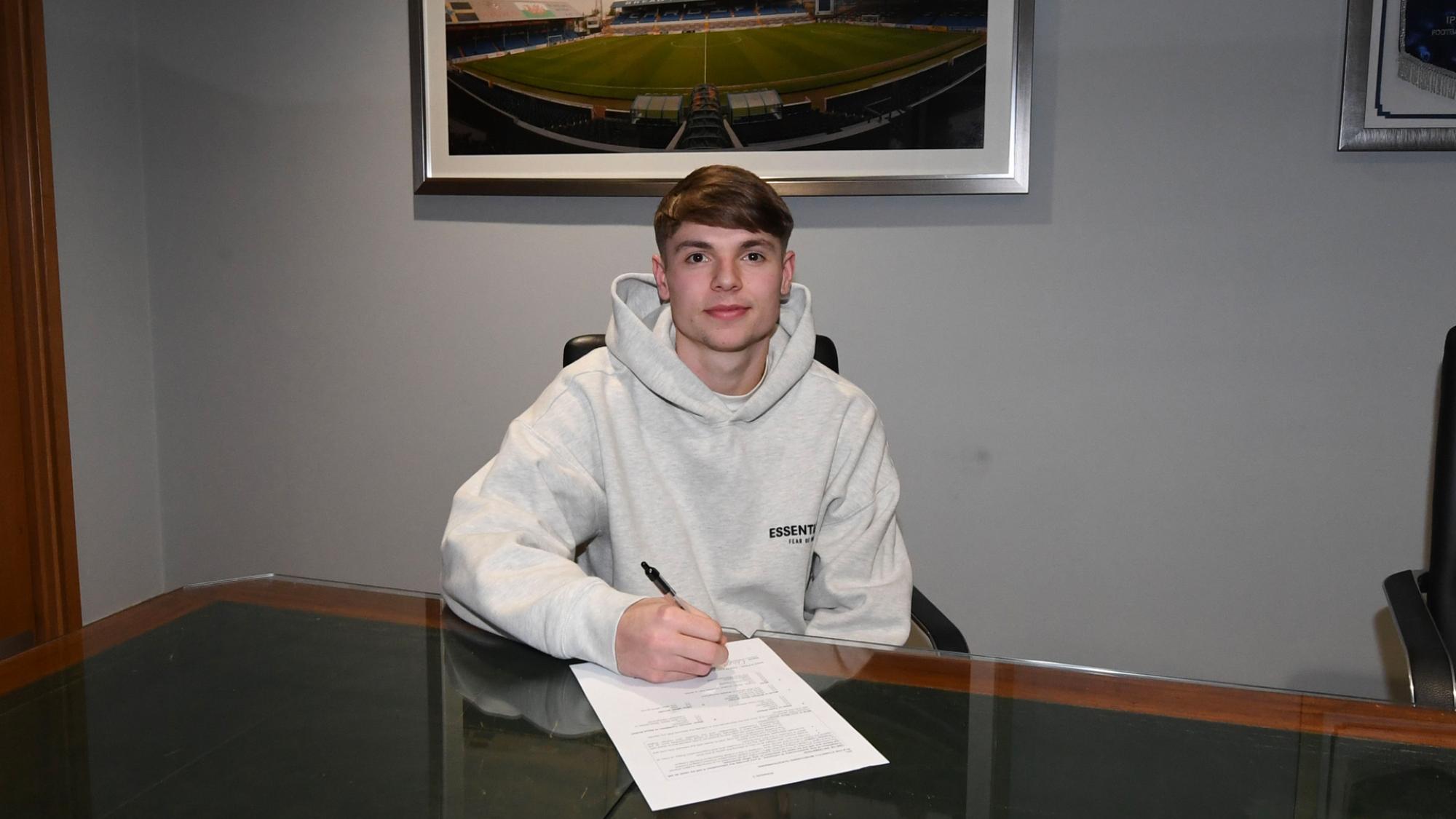 Cian Ashford extends contract with the Bluebirds | Cardiff