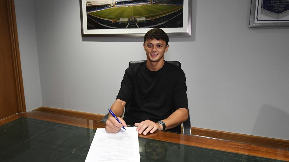 Perry Ng signs new City deal | Cardiff